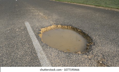 pothole-yolov5 Object Detection Dataset by new-workspace-gwrcq