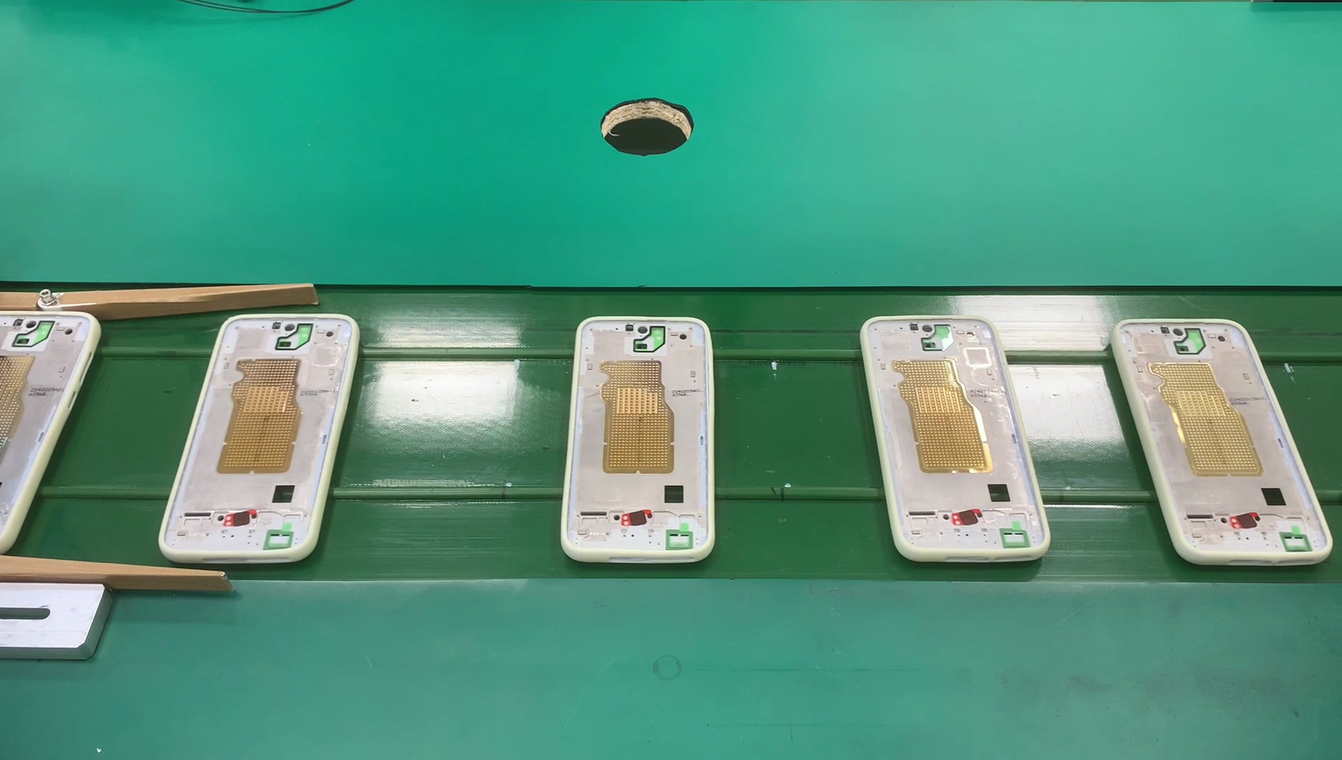 DetectPhoneFrame Object Detection Dataset by namlp