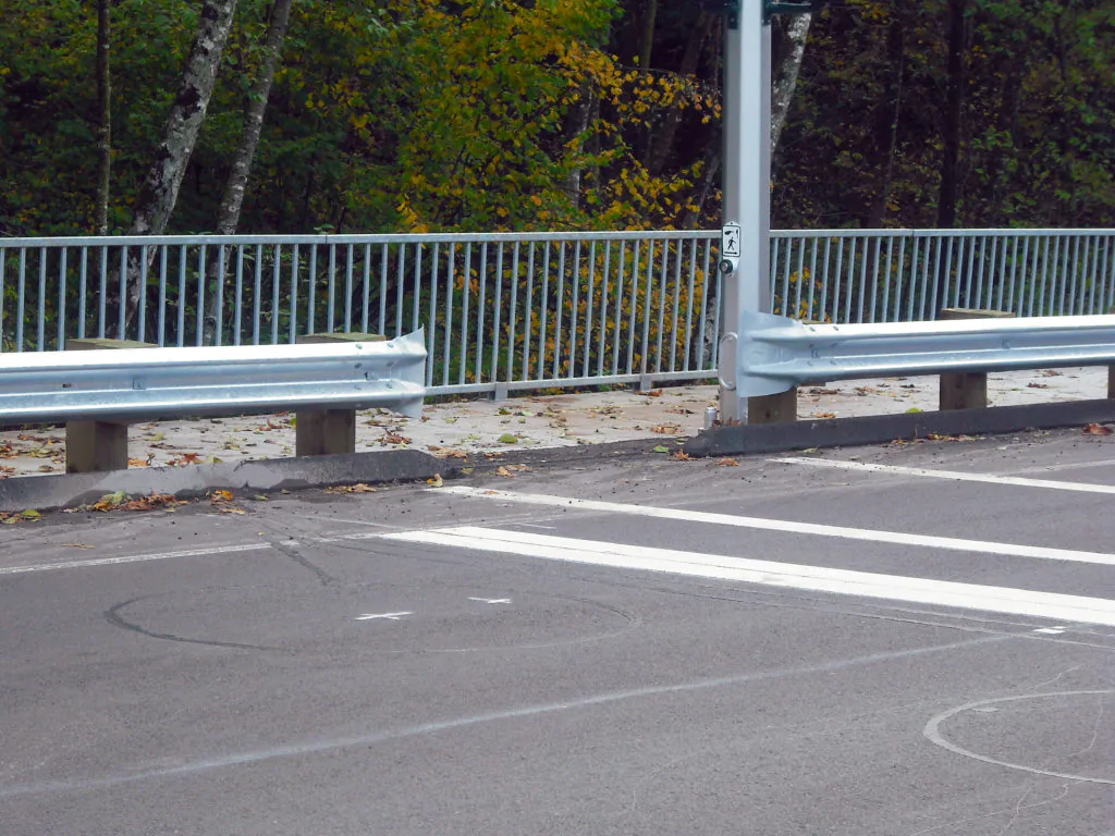 Guardrail Object Detection Model by Crack dete