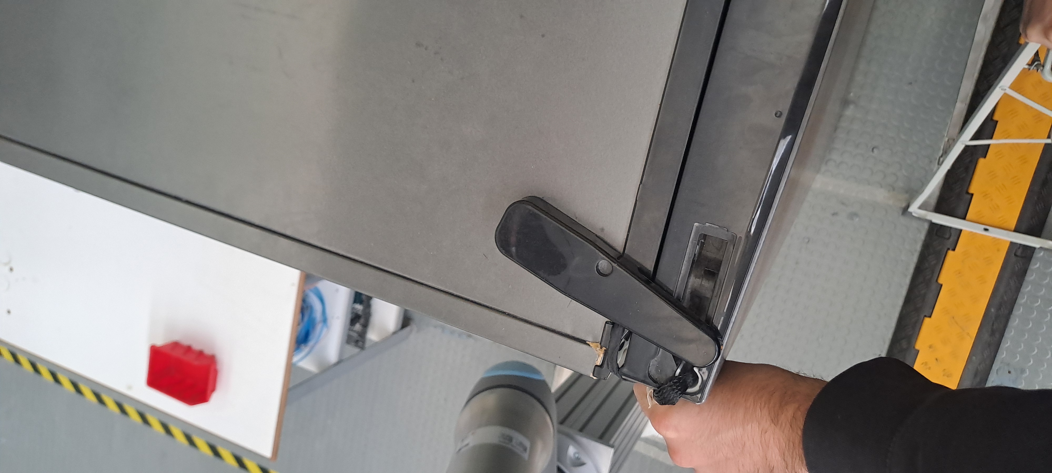 hinge cover Object Detection Dataset by lms