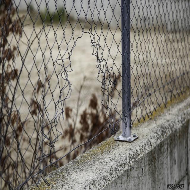 Fence hole detection Instance Segmentation Dataset by l