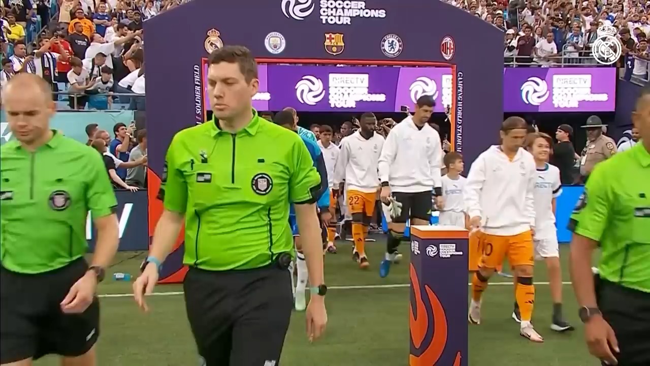 Soccer Ball Real-time tracking Object Detection Model by Raghav Manoharan Jayanthi