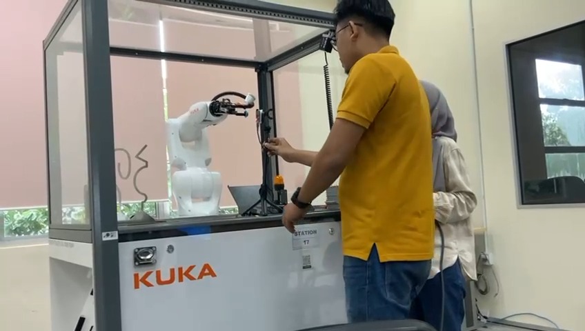 Humanrobot arm - Roboflow Universe