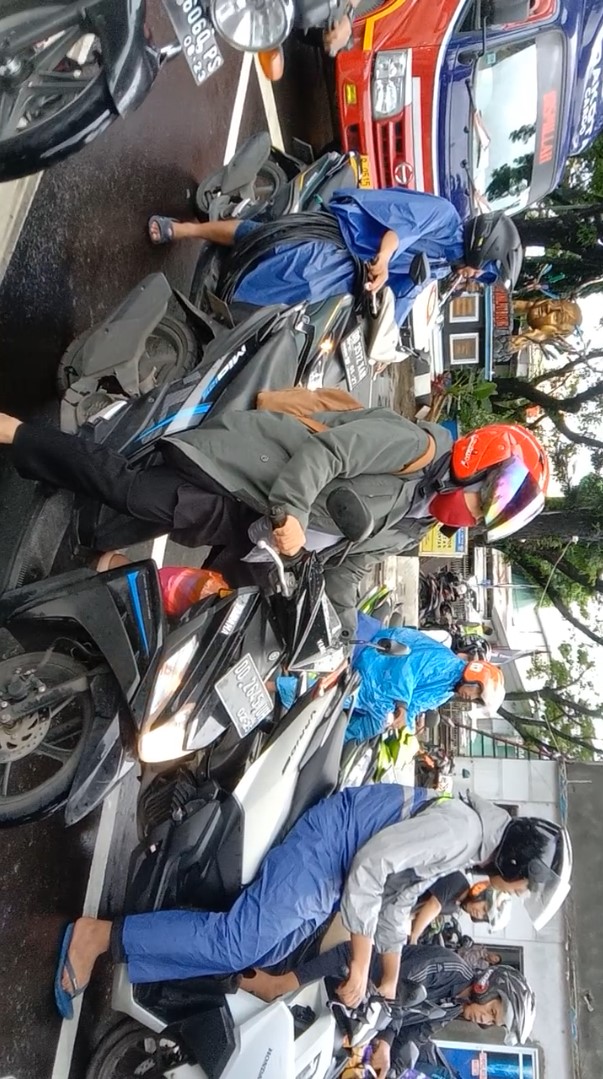 Motorbike And Helmet Detect Object Detection Dataset By Tugas Akhir