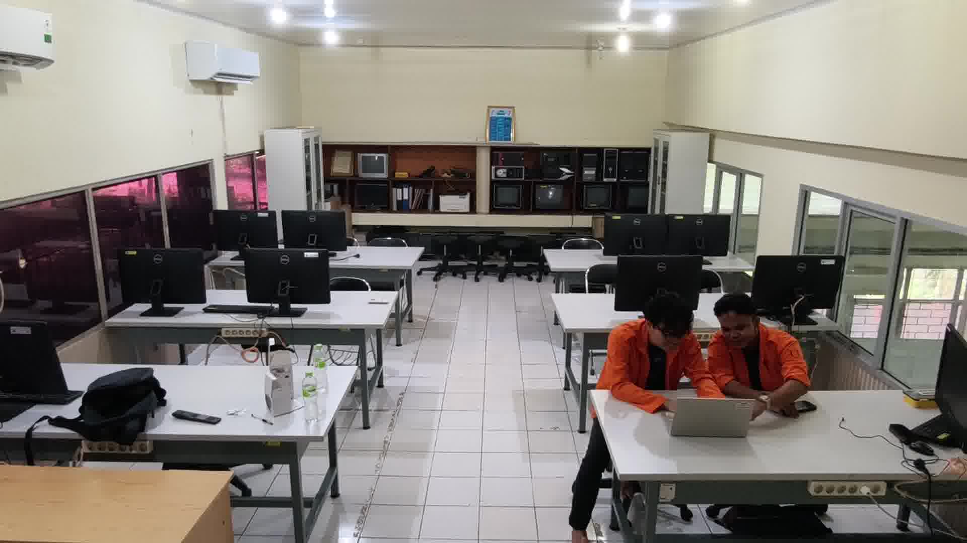 Deteksi Mahasiswa Lab Object Detection Dataset By Tugas Akhir Andrarafi