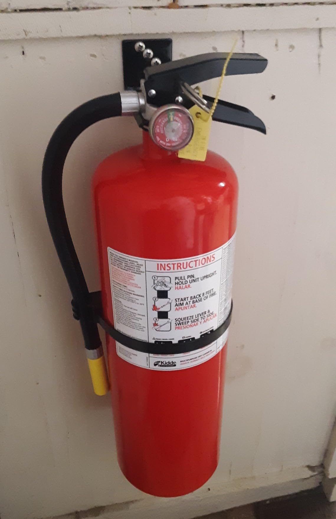 fire_extinguisher1_annotated_1 Instance Segmentation Dataset by test