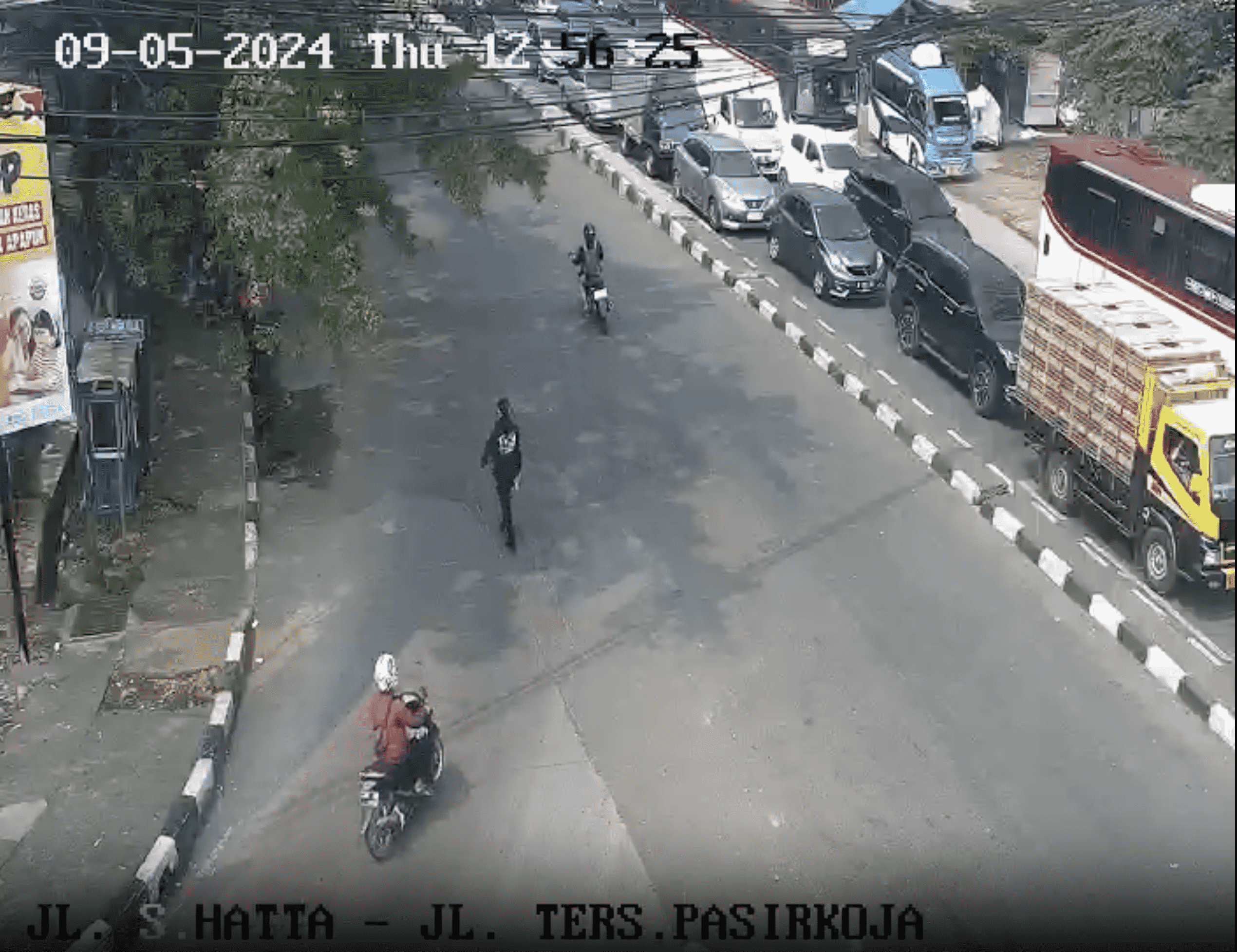 Traffic Monitoring (traffic-monitoring-3stvz) - Roboflow Universe