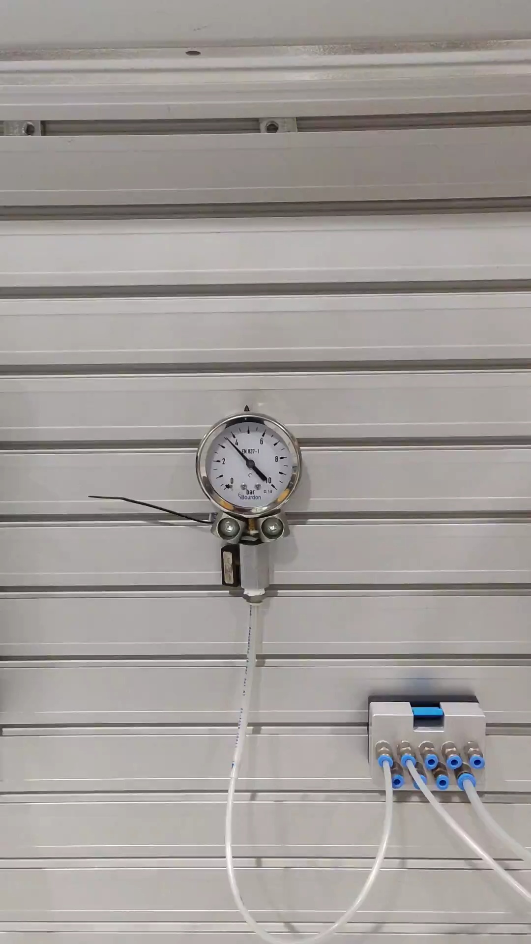 Gauge Sample Object Detection Dataset by 455