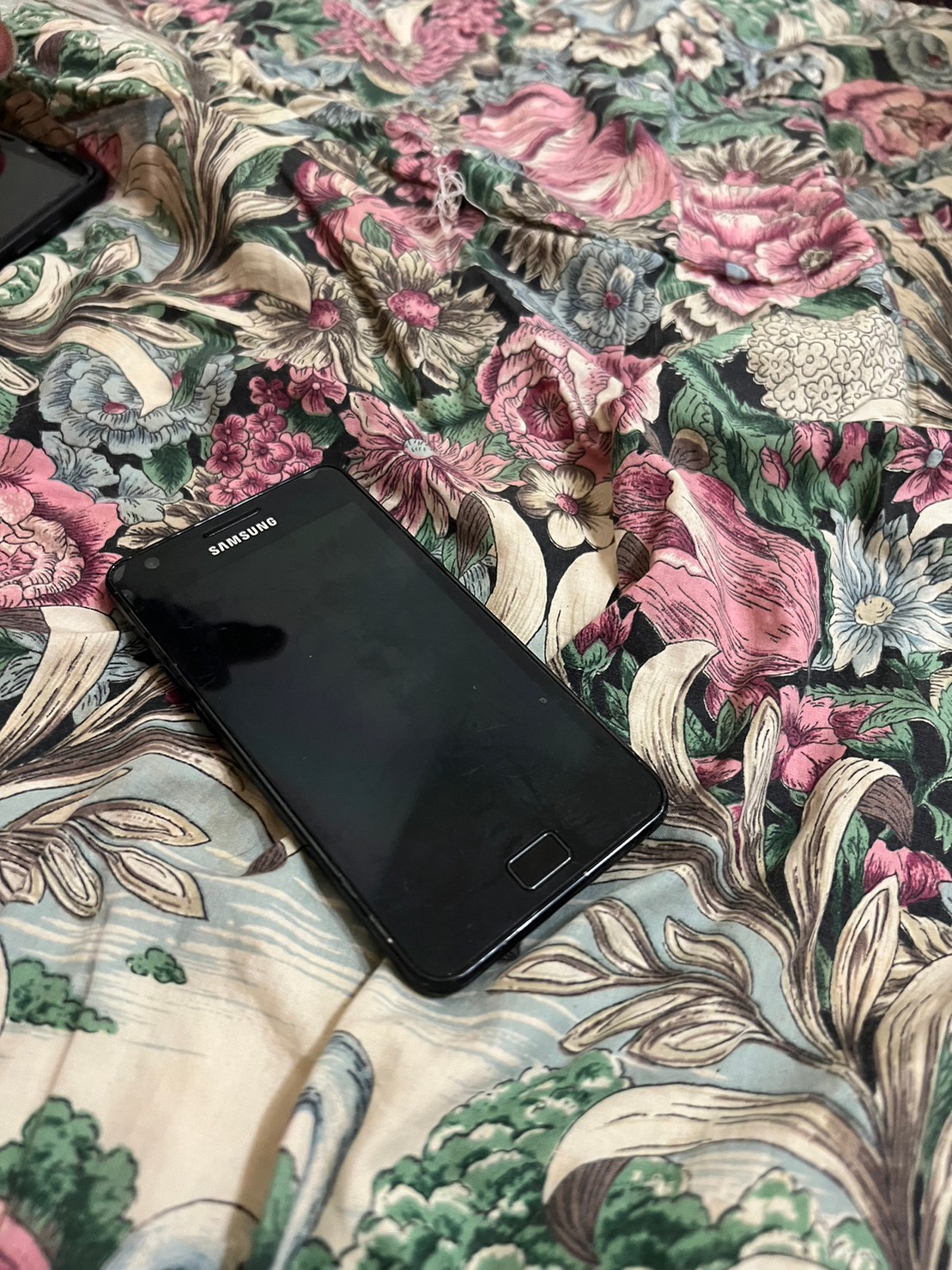 smartphone detector 2 Object Detection Model (v1, 2025-06-11 11:28am ...