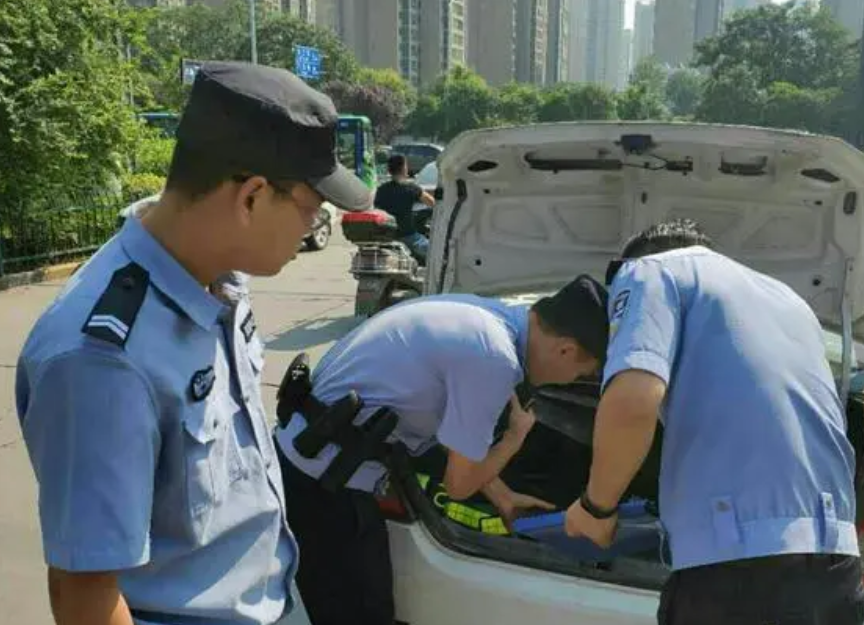 Single police equipment Object Detection Dataset and Pre-Trained Model ...