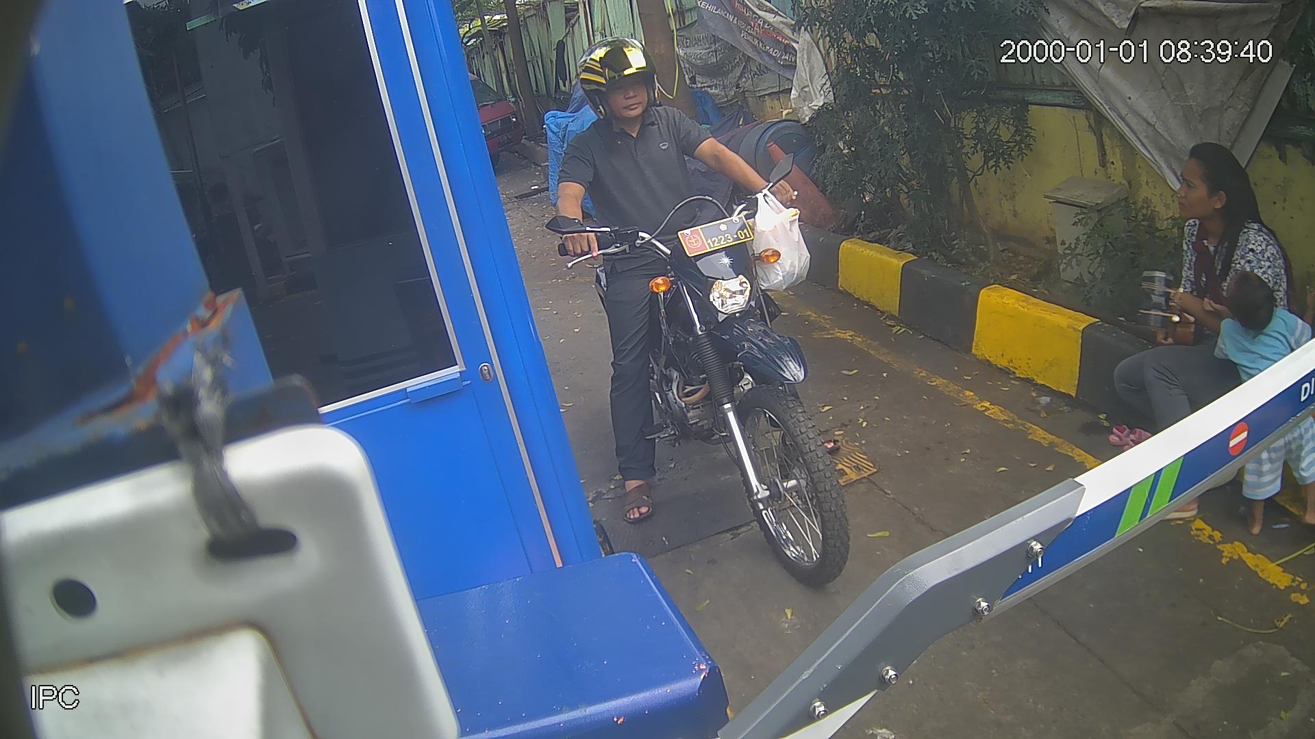 ML Team (ml-team-ltffm) - Roboflow Universe