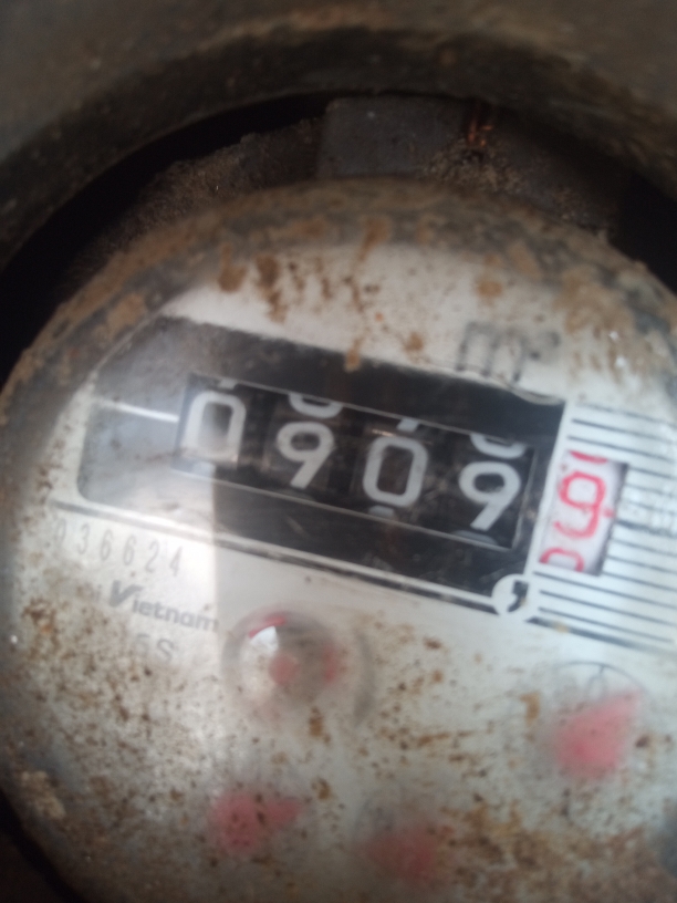 Water meter indicator frame - Roboflow Universe