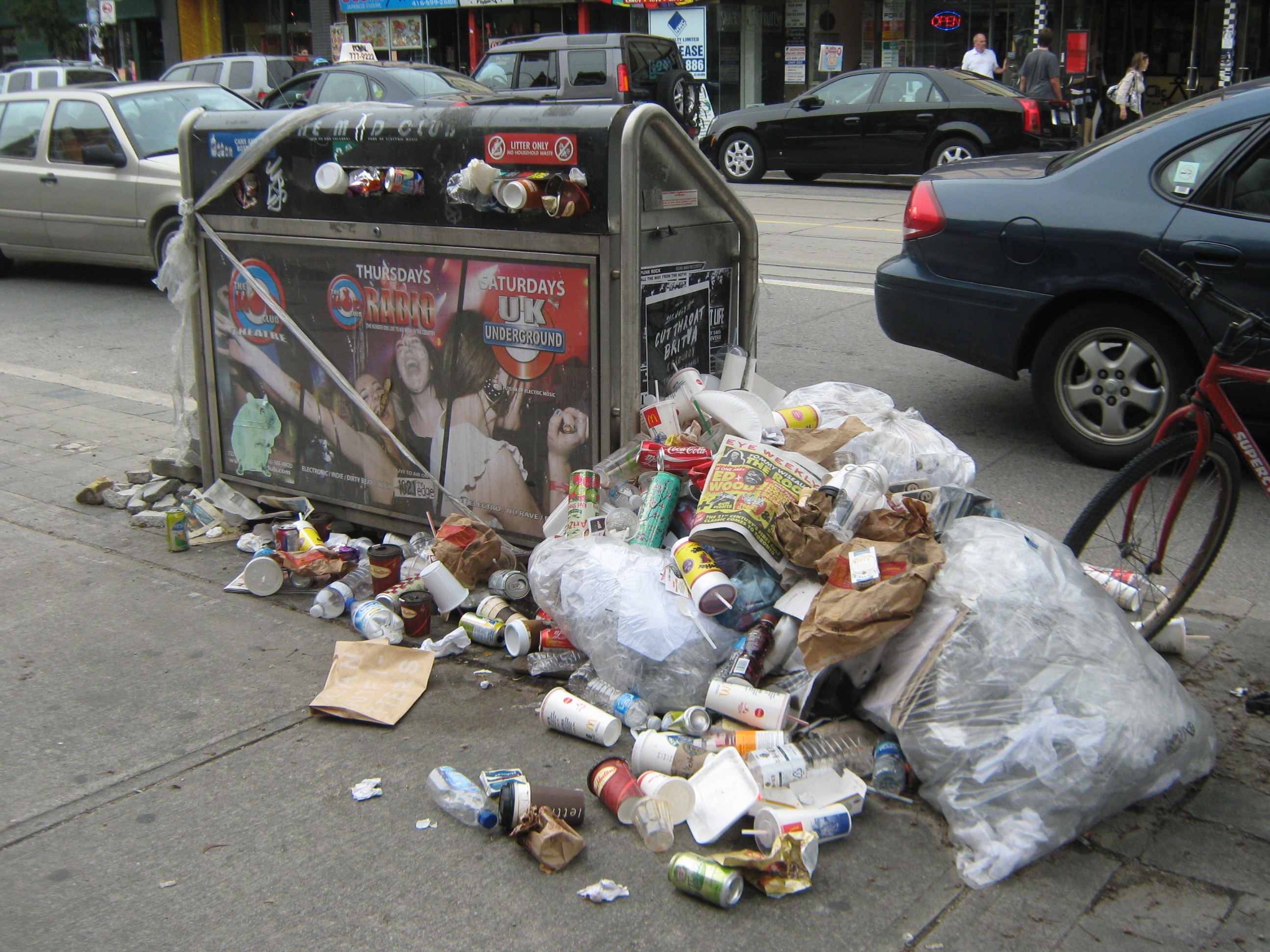 Piles of garbage Object Detection Dataset by naki