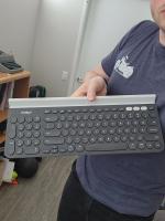 Desk Objects (desk-objects-snxzg) - Roboflow Universe