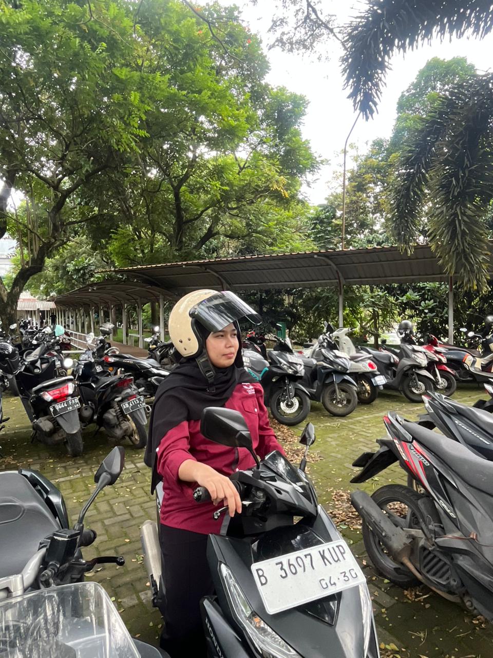 SistemDeteksiHelmBerbasisYOLOv5 Object Detection Dataset and Pre-Trained Model by BIN