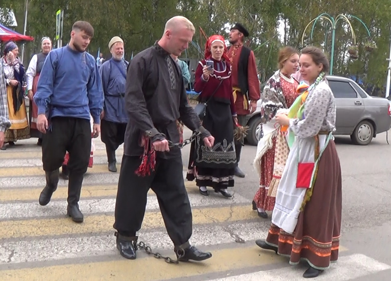 Human counter (human-counter-fcuhh) - Roboflow Universe