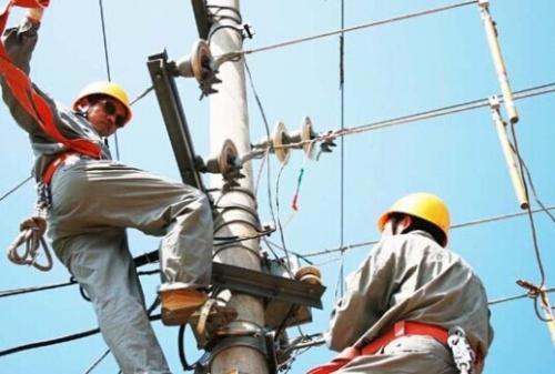 Hard Hats 2 Object Detection Model by ross-watson