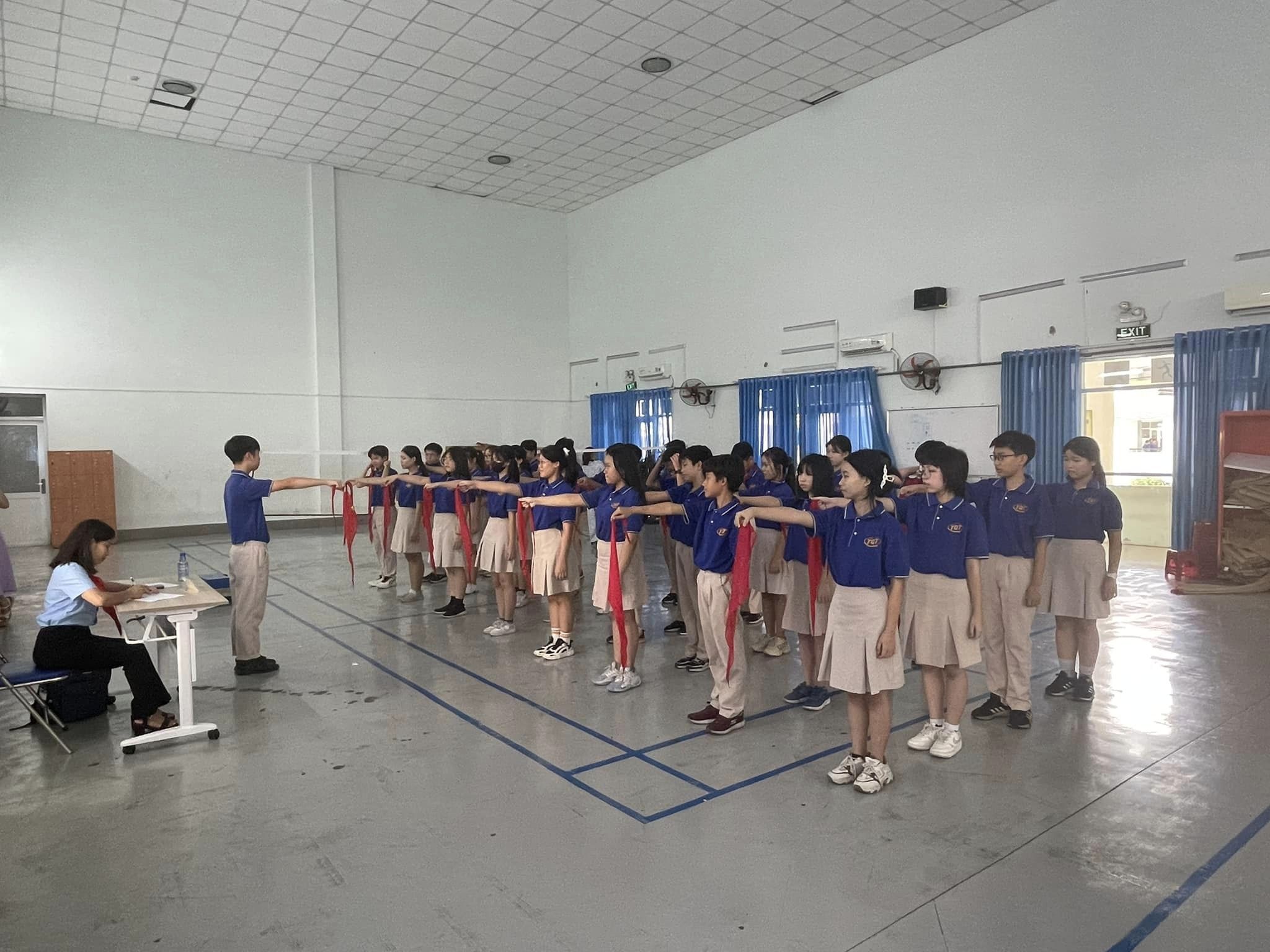 vietnamese-student-uniform Object Detection Dataset by Redish