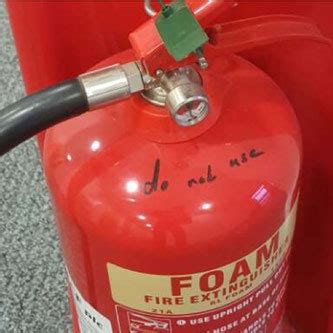 Fire extinguisher detection Object Detection Dataset by jiangze