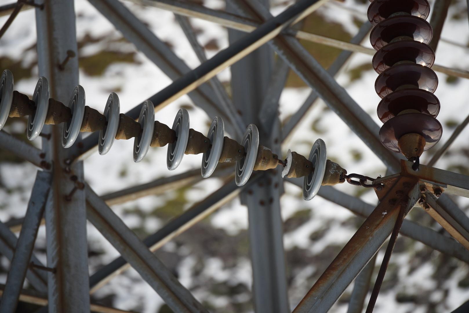 broken insulators - Roboflow Universe