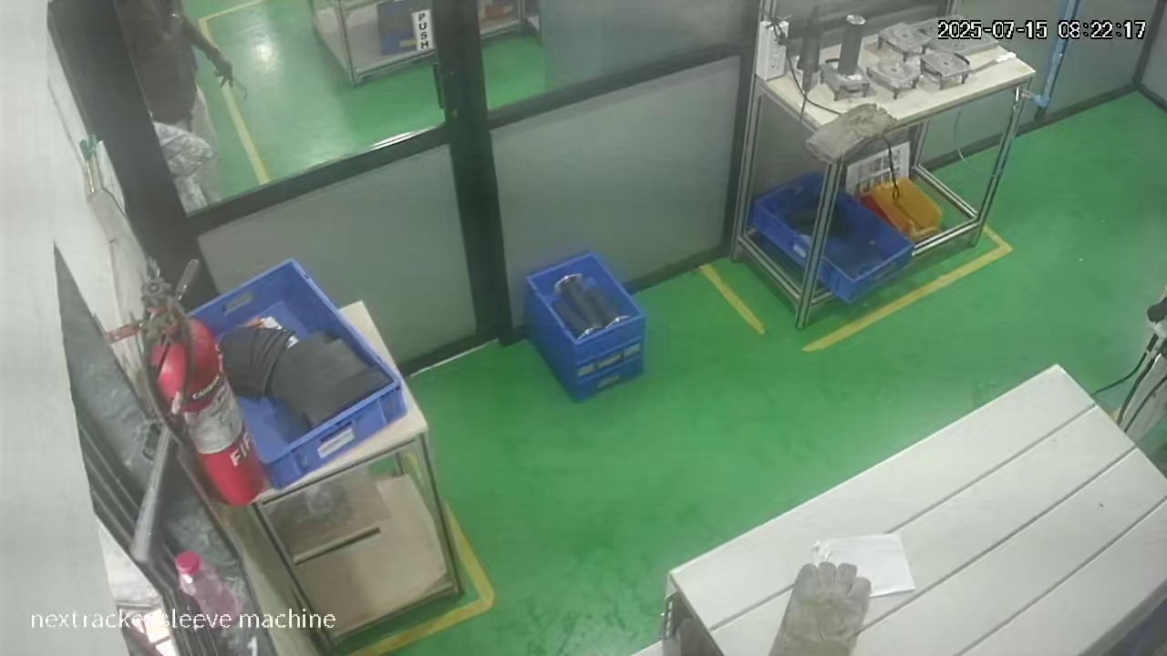 Line worker - Roboflow Universe