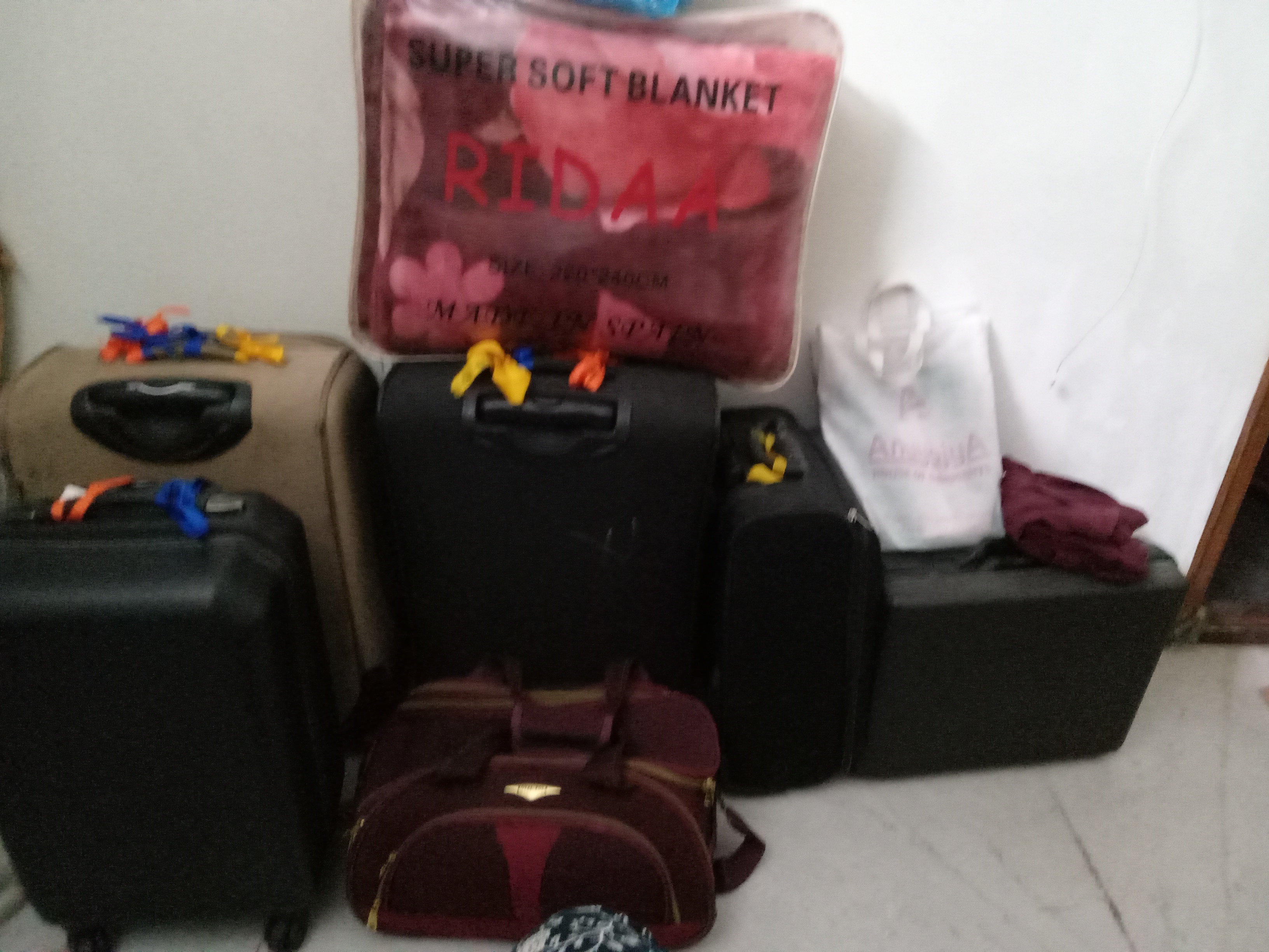 Suitcase/Luggage Dataset Indoor Object Image Object Detection Model by 1st