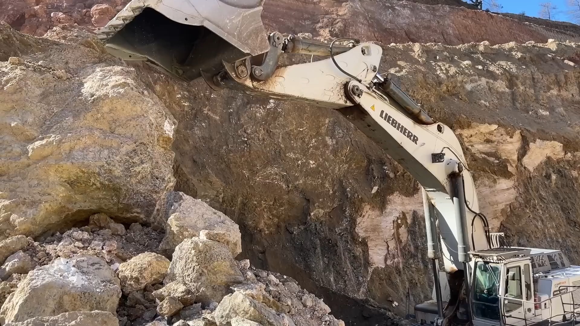 excavator_boundling box Object Detection Dataset and Pre-Trained Model by bounding box