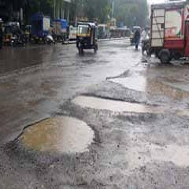 pothole detection (pothole-detection-28uu9) - Roboflow Universe