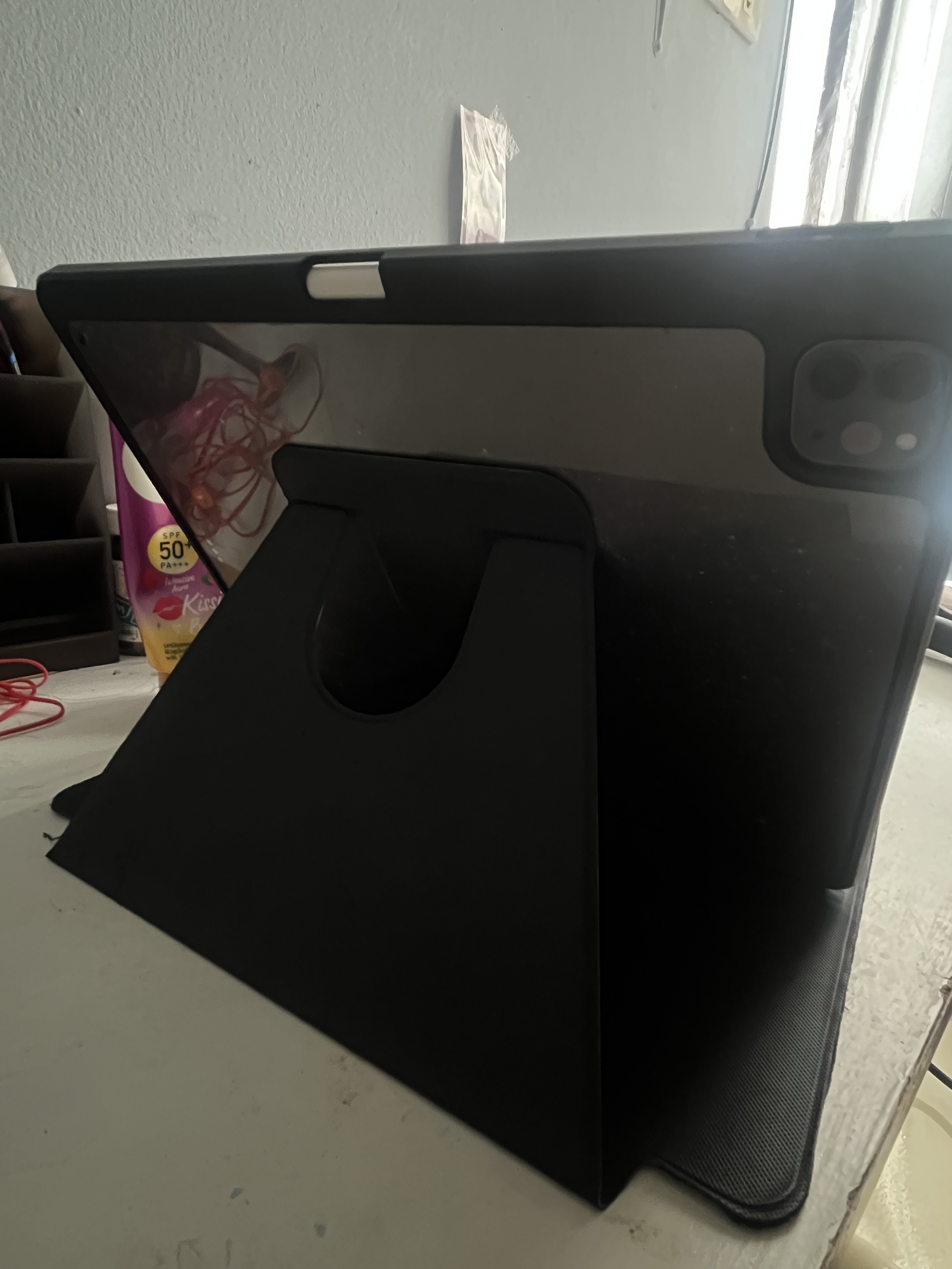 Object Detection on a Work Desk - Roboflow Universe