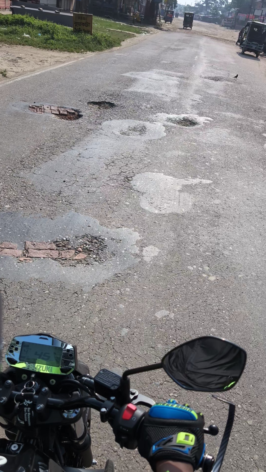 Pothole Detection (pothole-detection-a7qwu) - Roboflow Universe