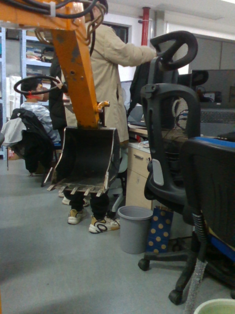 Bucket positioning Object Detection Model by shanghai university