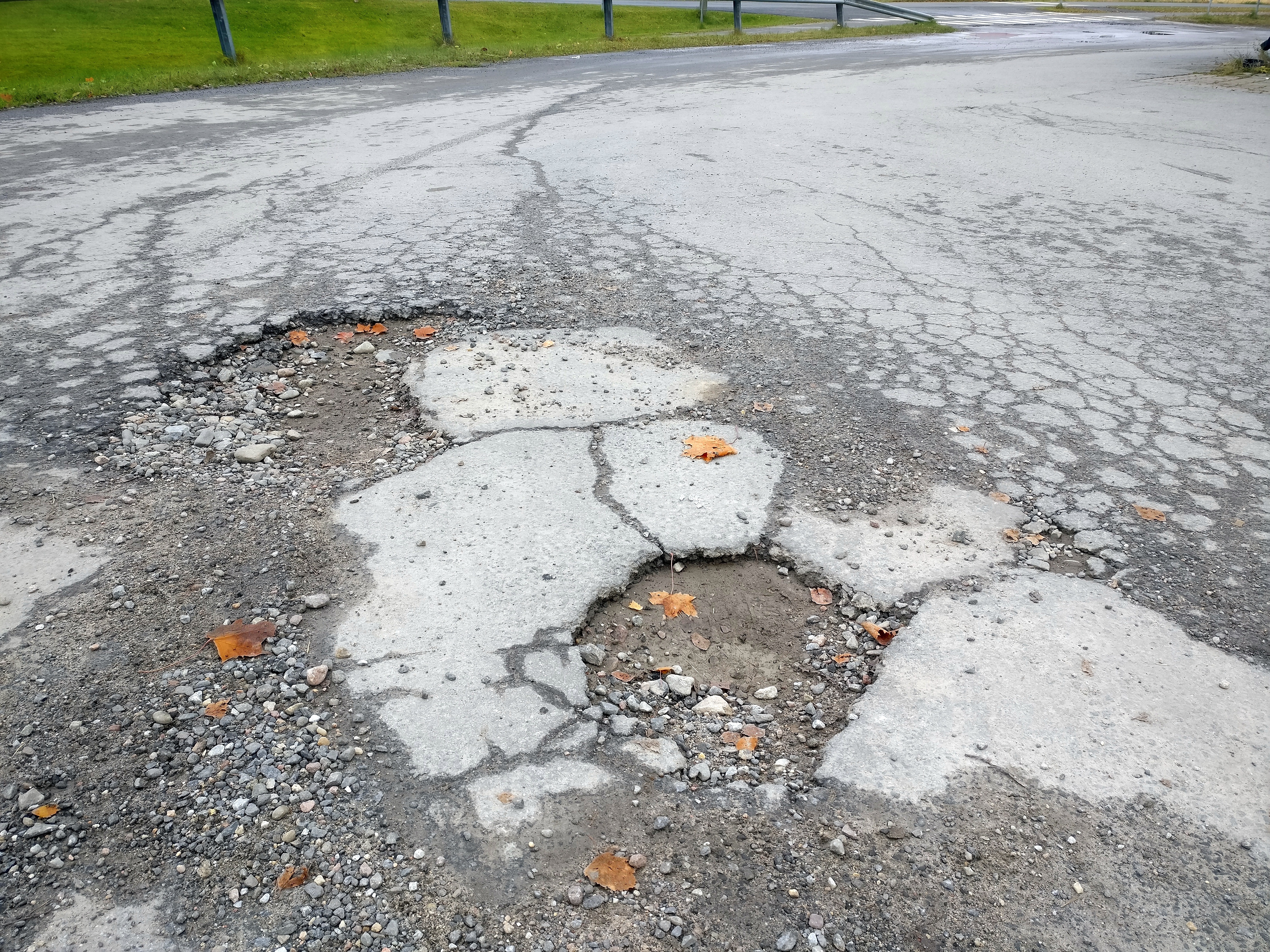 Pothole 3 Object Detection Dataset by pothole 2 ver