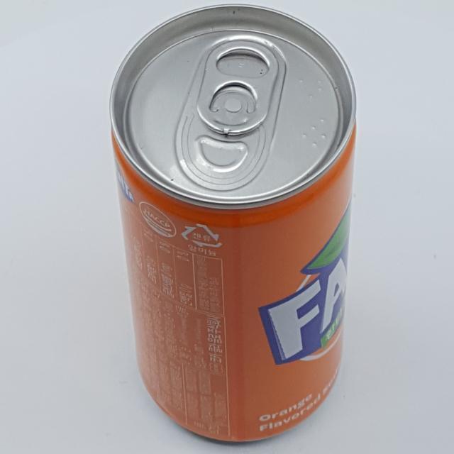 plastic bottle and can Object Detection Dataset and Pre-Trained Model by roboflow