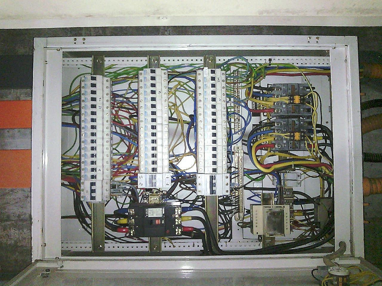 2-Pole MCB Object Detection Dataset by junqi