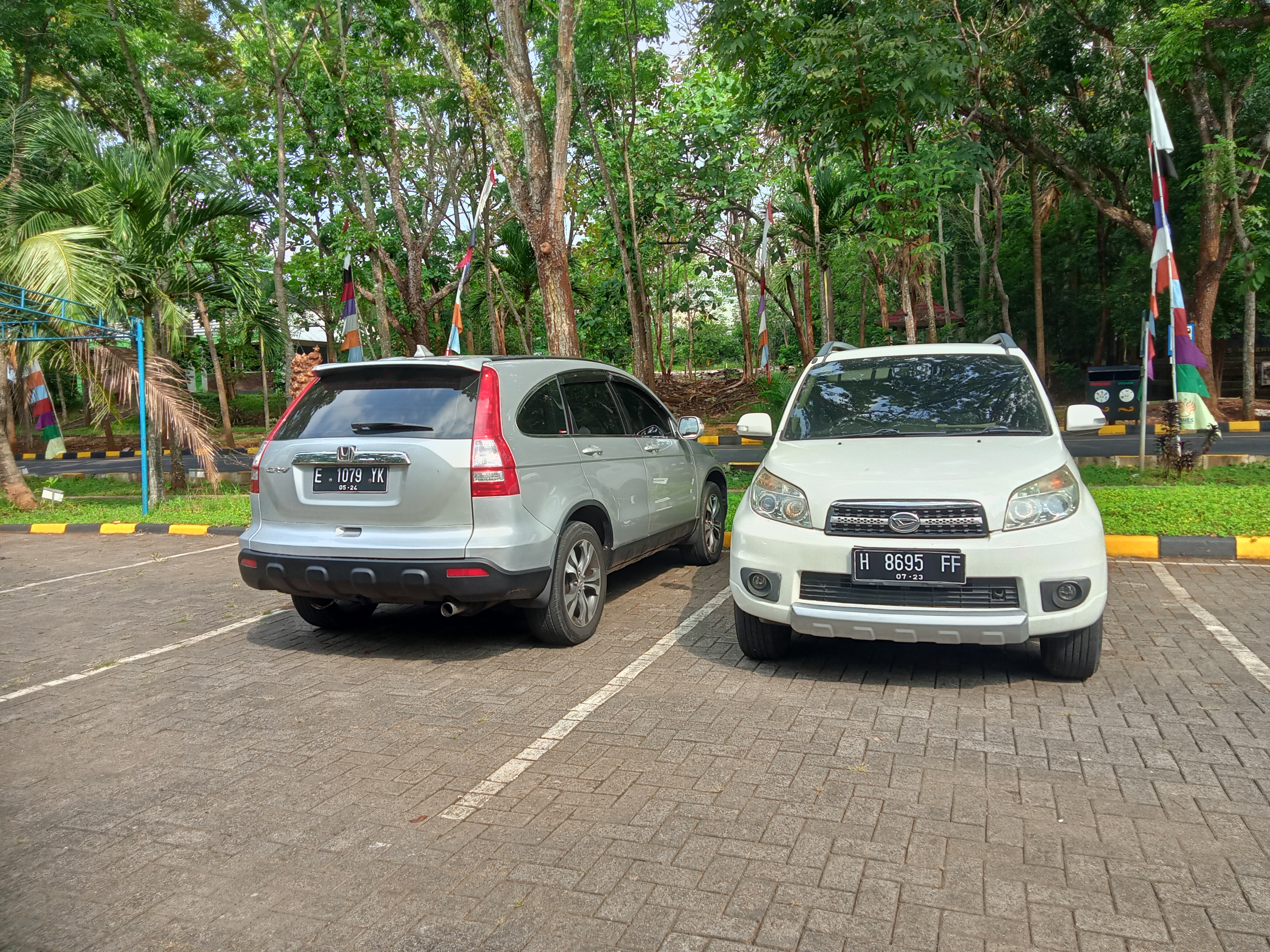 pelat-mobil-indonesia Object Detection Dataset by Wildbeast