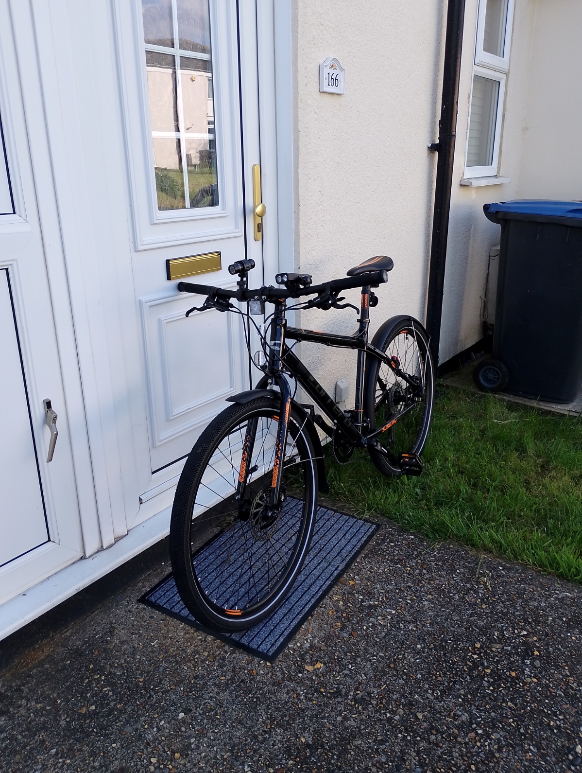 bikedetector (bikedetector-xoyiq) - Roboflow Universe