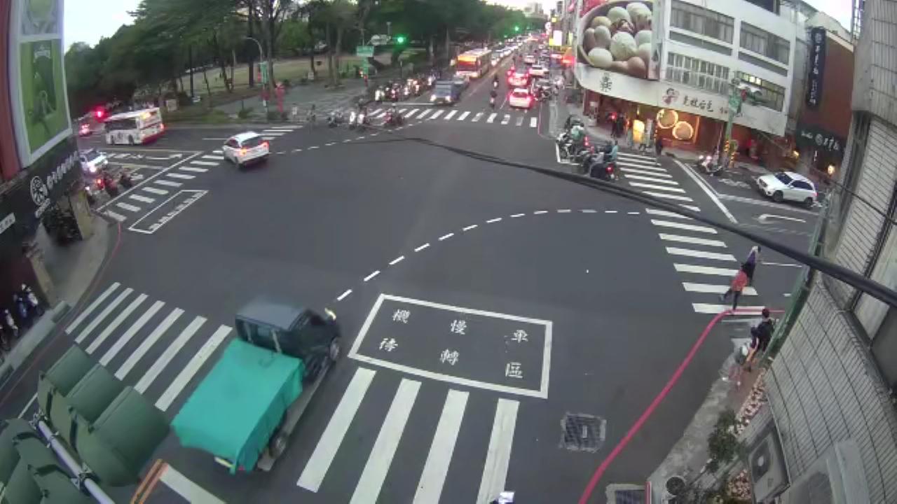 PET Detection Object Detection Dataset and Pre-Trained Model by bus