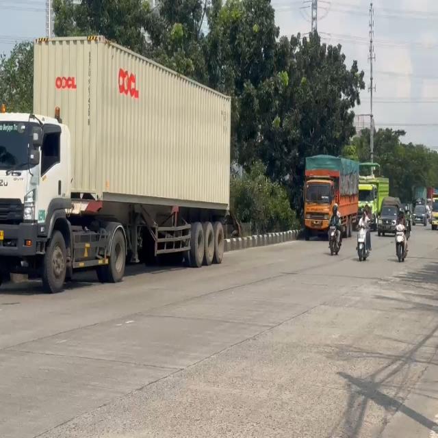 Deteksi helm Object Detection Dataset and Pre-Trained Model by YOLO