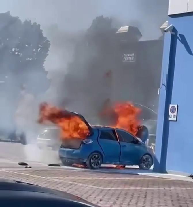 5 Instance Segmentation Dataset by Electric vehicle fires