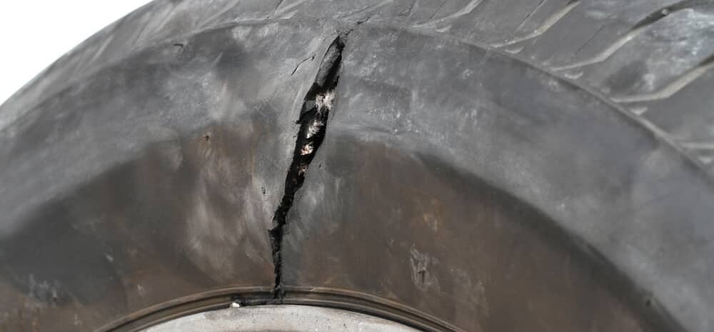 Tire_defect Instance Segmentation Dataset by Foundever