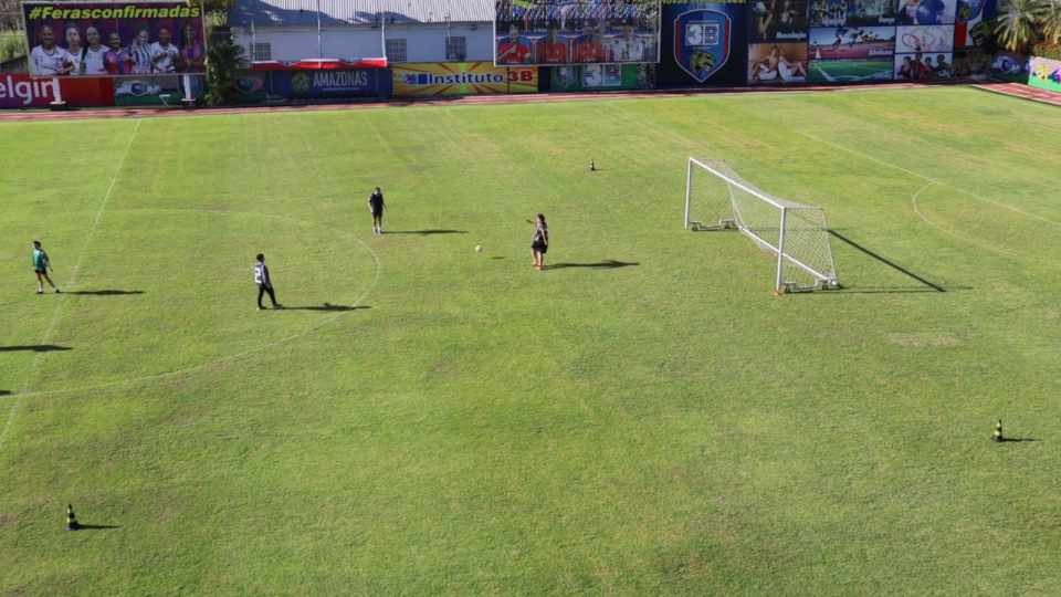 Football (football-ih6de) - Roboflow Universe