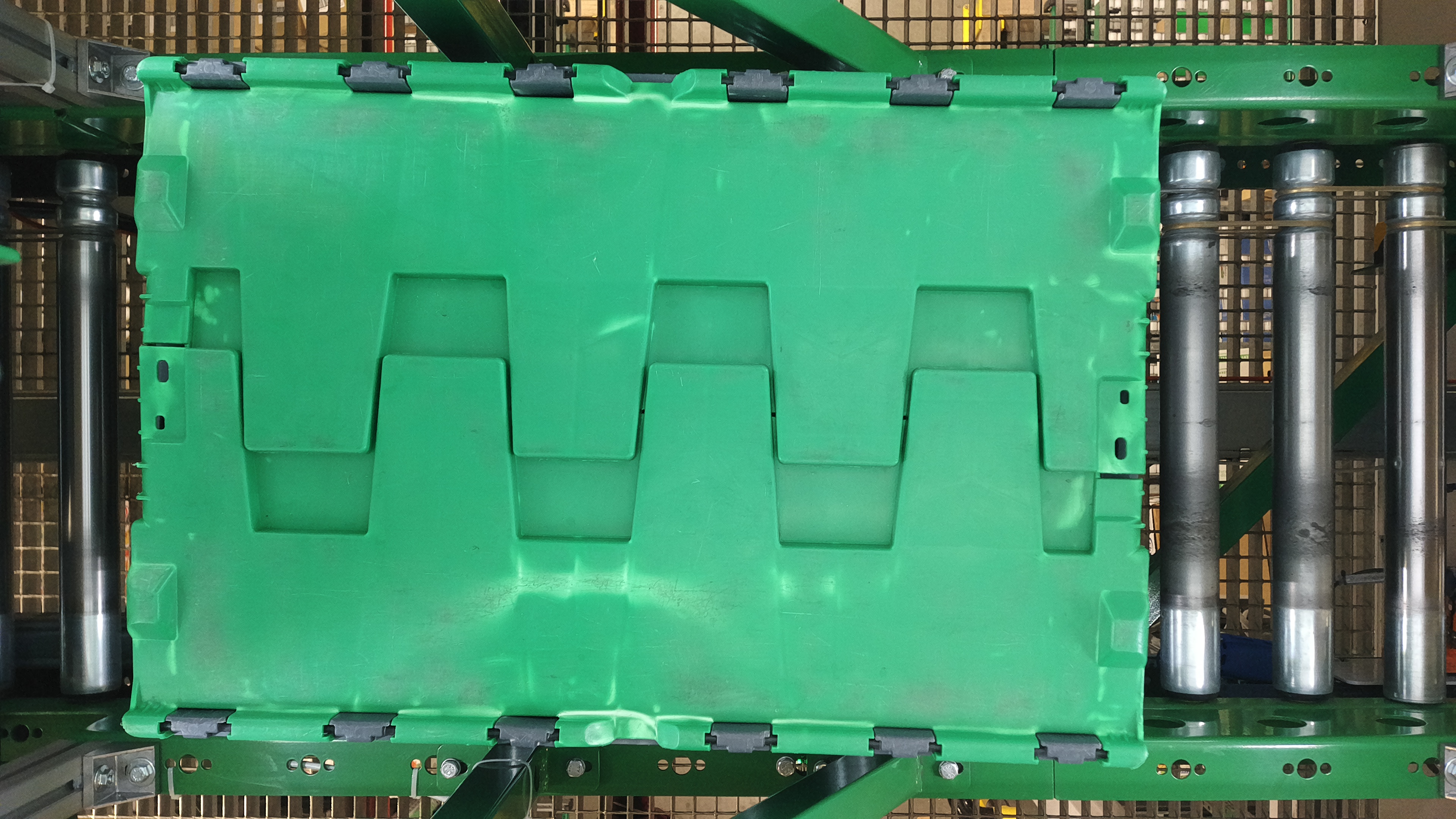 Tote broken flap detection Classification Model by AMSORT