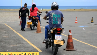 Two Wheeler Lane Detection Object Detection Model by arnavrawat