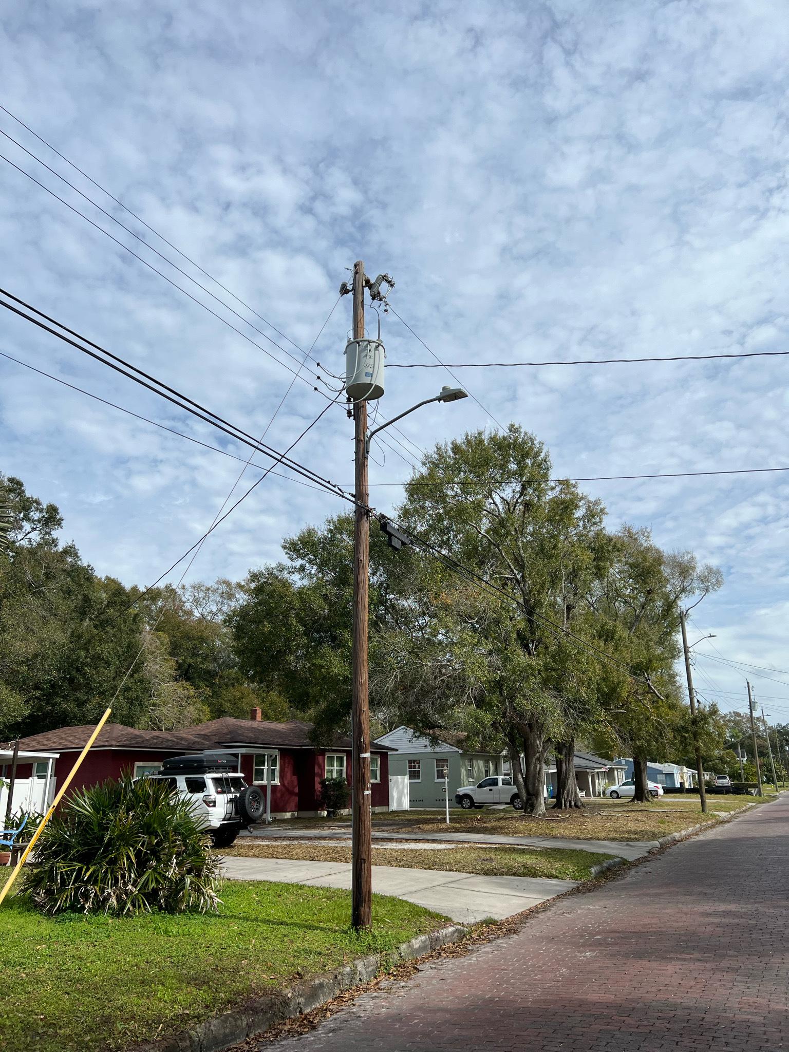 Utility Pole Labeler Classification Dataset by Zac