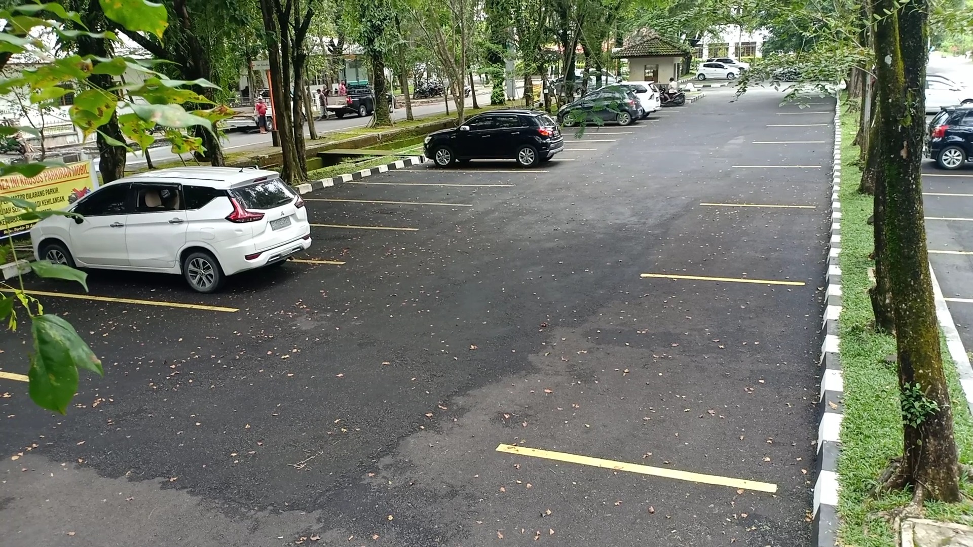 Parking Slots Object Detection Dataset by Innovasur Parking Slots Object Detection Dataset by Innovasur