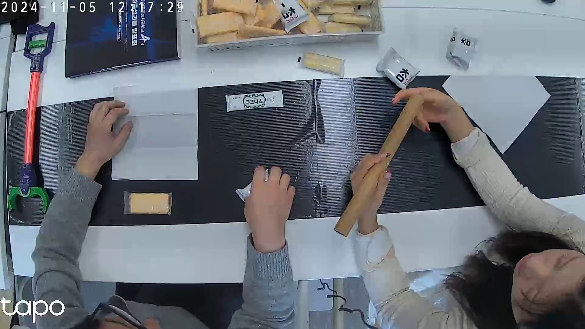 Hand detection (hand-detection-ej144) - Roboflow Universe