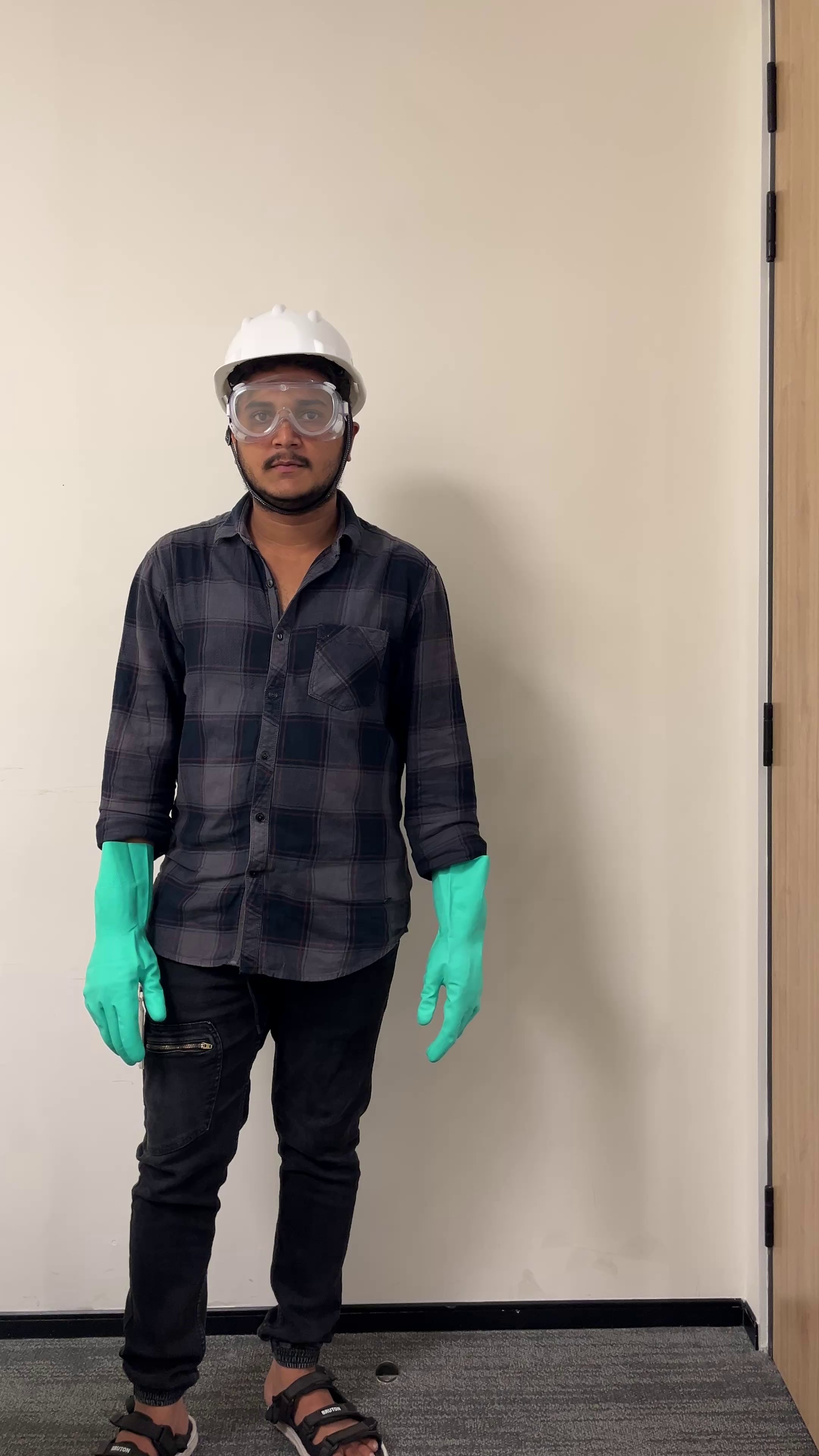 PPE (ppe-sb4a3) - Roboflow Universe