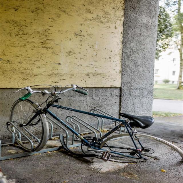 Broken Bike Detection Object Detection Dataset by project-2nc9g