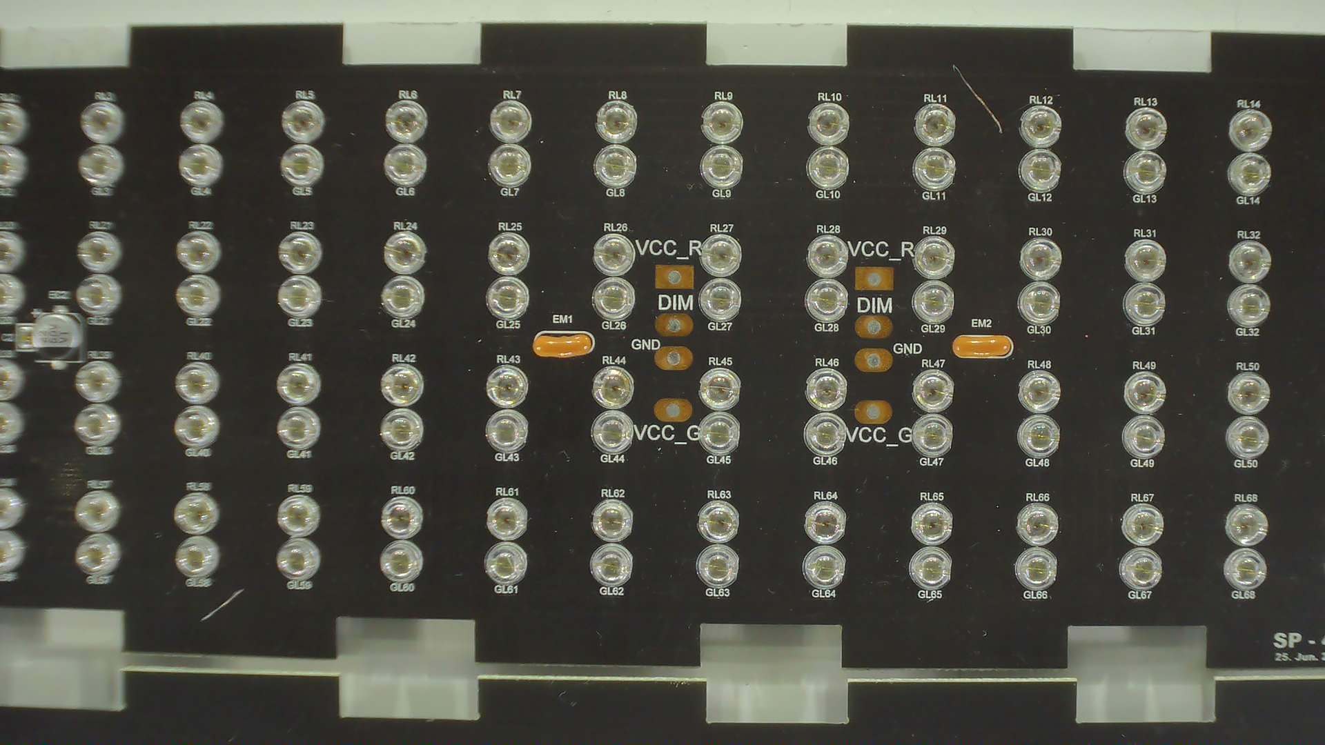 crossboard - scratch 2 Object Detection Dataset by yolov8pcb