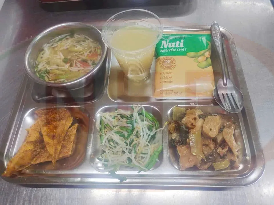 Food Detection (food-detection-atrrf) - Roboflow Universe